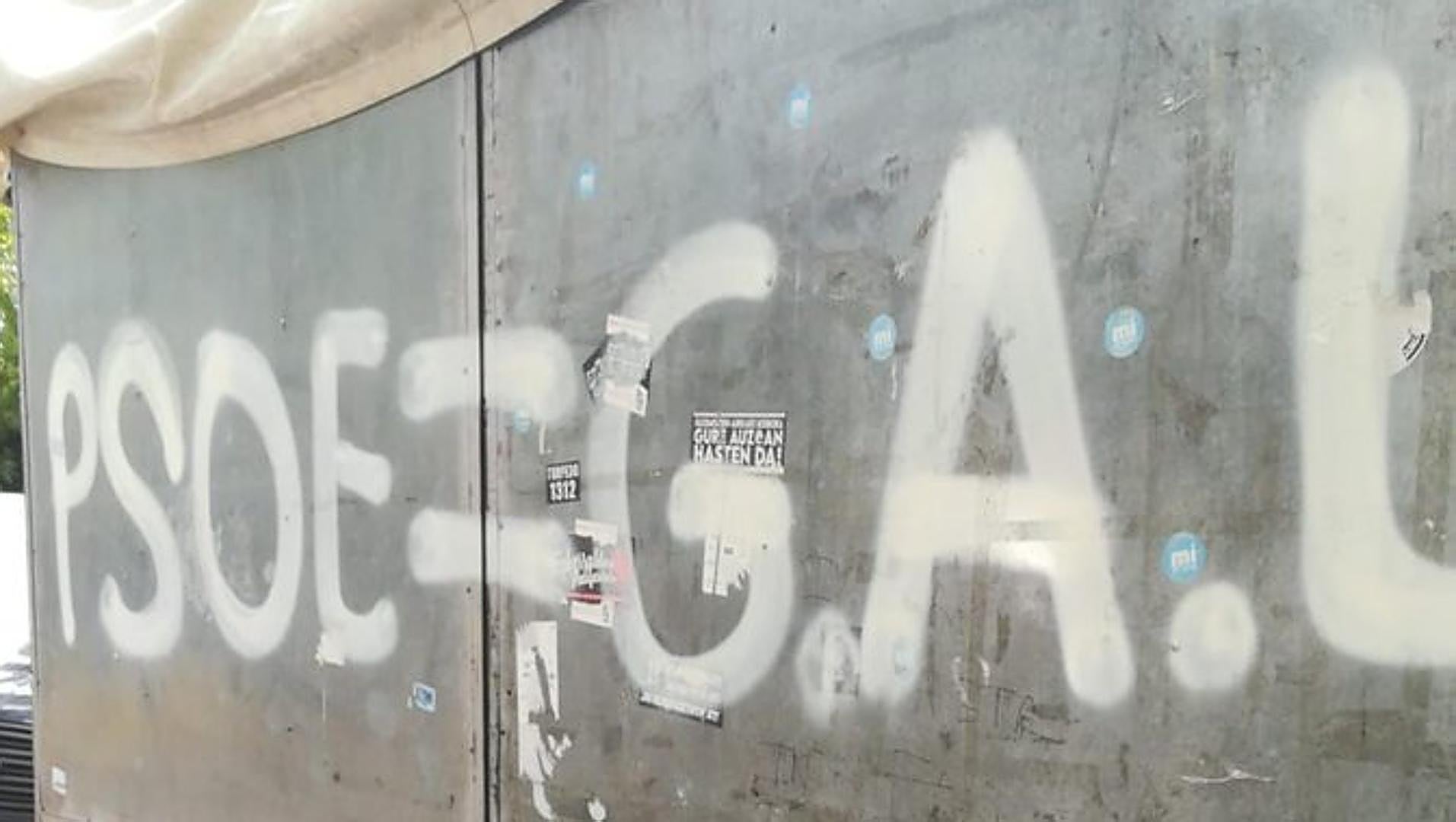 La txozna del PSE en las fiestas de Arrate de Eibar amanece «un año más» con pintadas ...